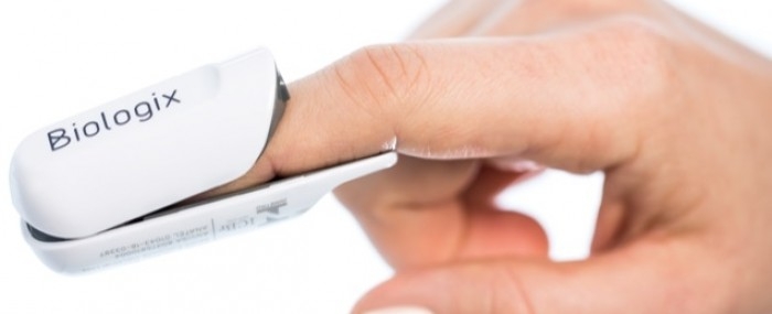 Sensor monitors blood oxygen level during sleep